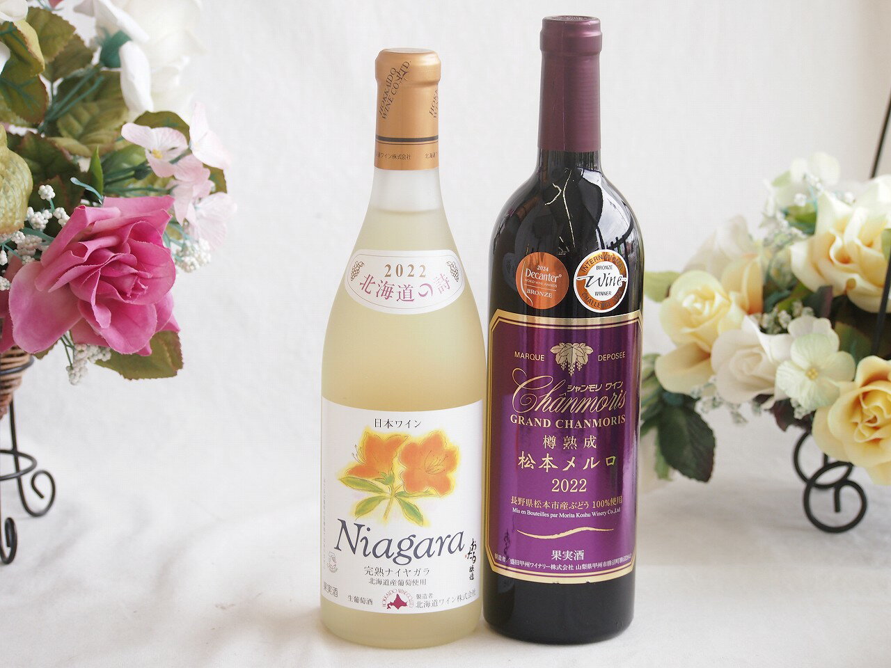 おたる完熟ナイアガラ甘口白ワイン720ml ：ゆっくりと完熟し黄金色に染まったナイヤガラ種で醸造したワインは、豊かな香りと濃厚な甘みをもったワインになりました。葡萄をそのまま食しているような果実由来の甘みと酸味のバランスが秀逸です。北海道産...