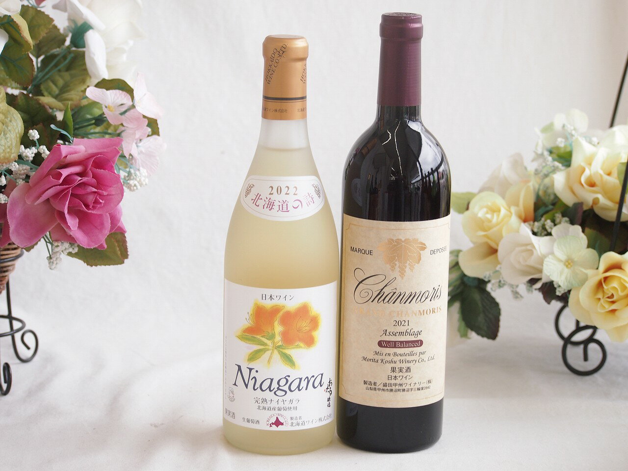 おたる完熟ナイアガラ甘口白ワイン720ml ：ゆっくりと完熟し黄金色に染まったナイヤガラ種で醸造したワインは、豊かな香りと濃厚な甘みをもったワインになりました。葡萄をそのまま食しているような果実由来の甘みと酸味のバランスが秀逸です。北海道産...