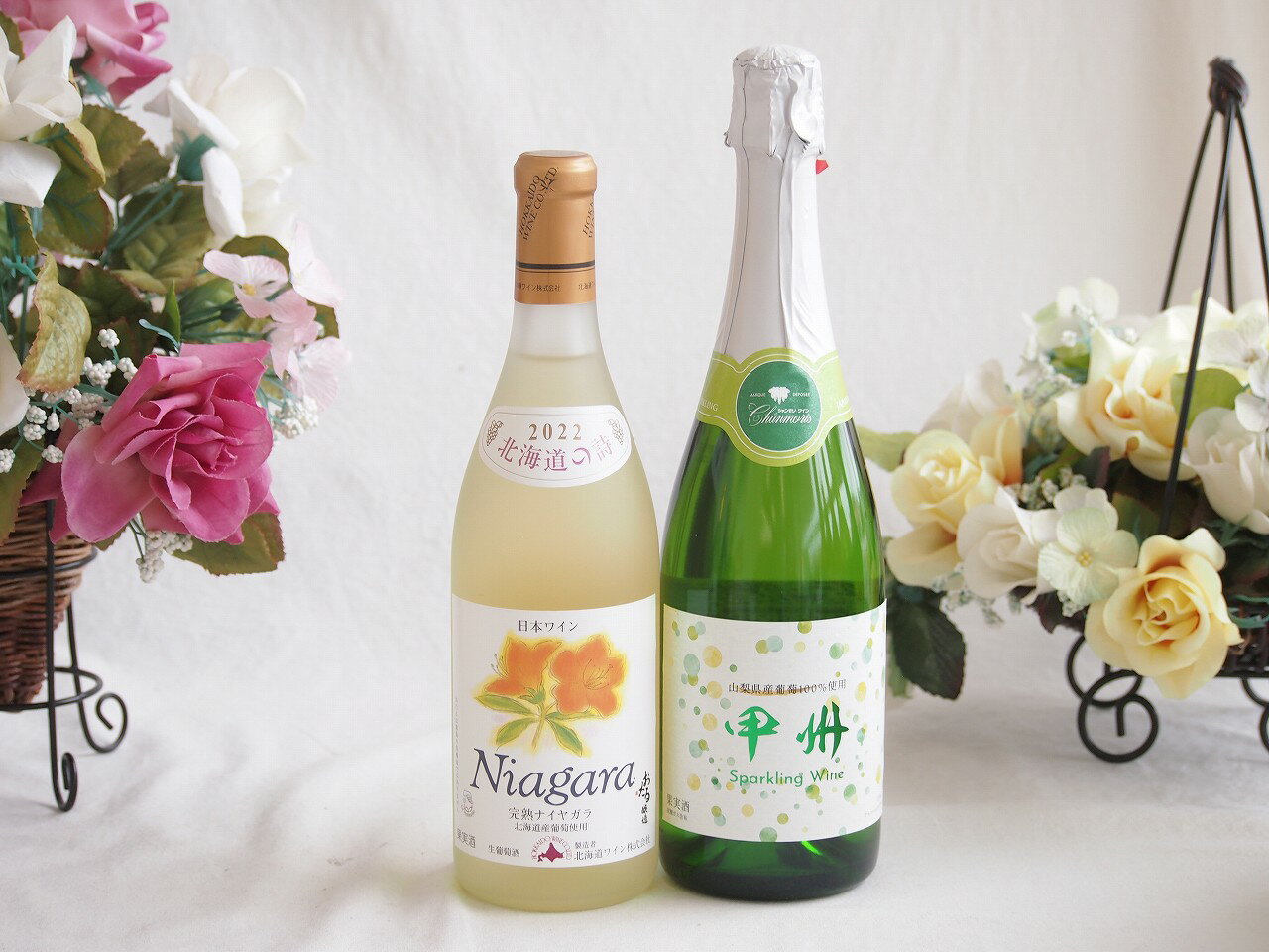 おたる完熟ナイアガラ甘口白ワイン720ml ：ゆっくりと完熟し黄金色に染まったナイヤガラ種で醸造したワインは、豊かな香りと濃厚な甘みをもったワインになりました。葡萄をそのまま食しているような果実由来の甘みと酸味のバランスが秀逸です。北海道産...