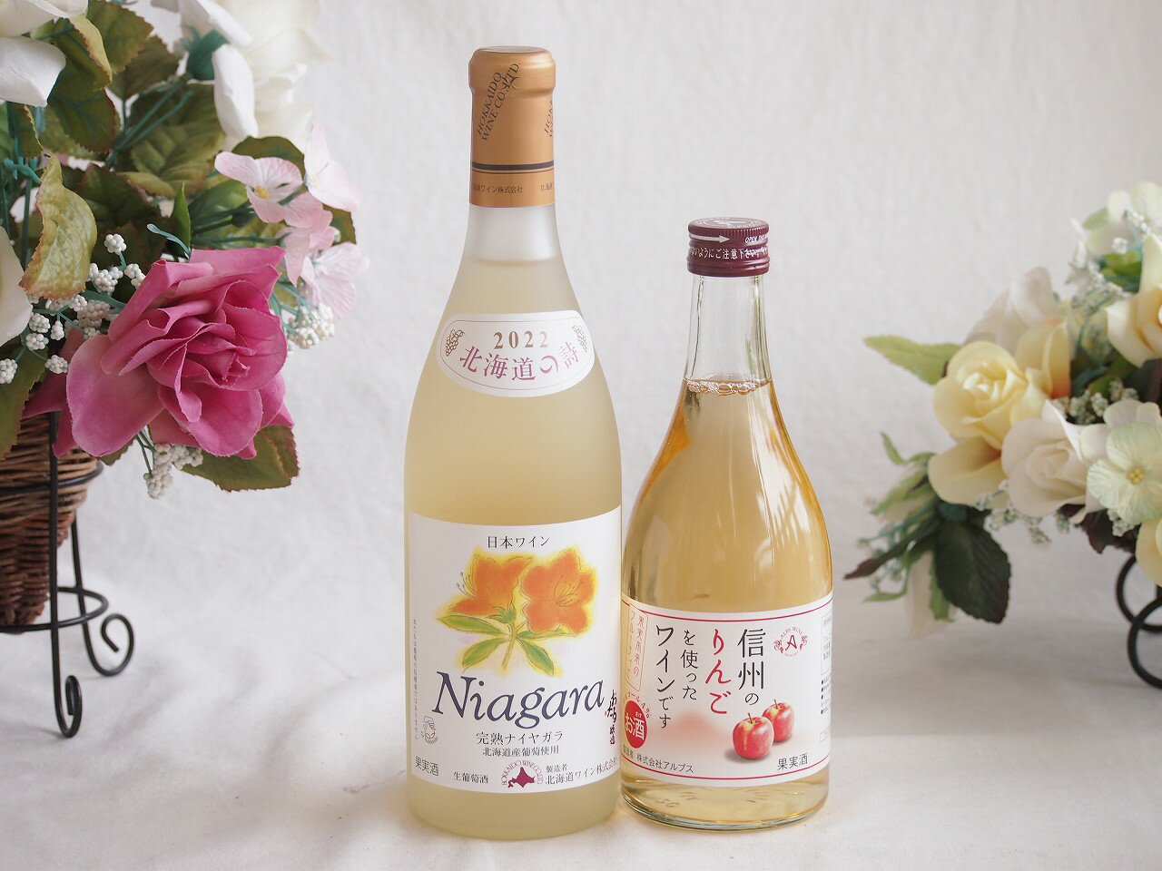 おたる完熟ナイアガラ甘口白ワイン720ml ：ゆっくりと完熟し黄金色に染まったナイヤガラ種で醸造したワインは、豊かな香りと濃厚な甘みをもったワインになりました。葡萄をそのまま食しているような果実由来の甘みと酸味のバランスが秀逸です。北海道産...