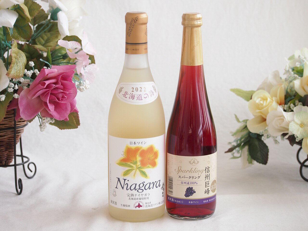 おたる完熟ナイアガラ甘口白ワイン720ml ：ゆっくりと完熟し黄金色に染まったナイヤガラ種で醸造したワインは、豊かな香りと濃厚な甘みをもったワインになりました。葡萄をそのまま食しているような果実由来の甘みと酸味のバランスが秀逸です。北海道産...
