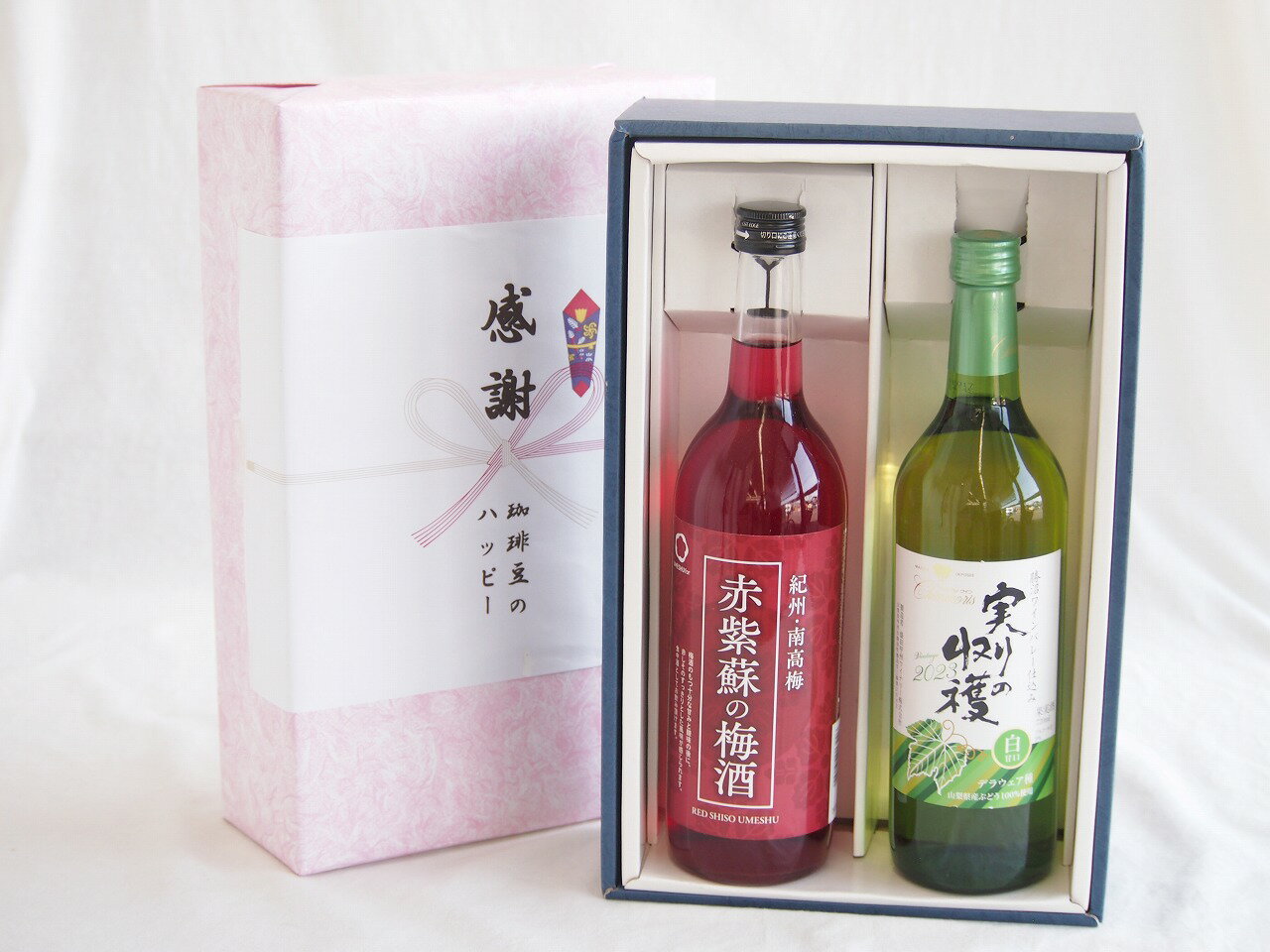 赤紫蘇梅酒は、紀州の南高梅と赤紫蘇を組み合わせた独特の梅酒です。鮮やかなルビー色が特徴で、赤紫蘇の爽やかな香りが南高梅の旨みと絶妙にマッチしています。その味わいは食事と一緒に楽しむのにぴったりで、香りと色合いが特別な雰囲気を作り出してくれま...