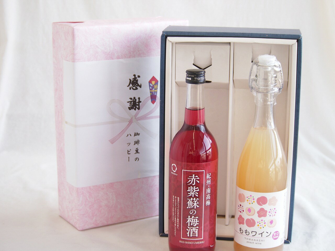 赤紫蘇梅酒は、紀州の南高梅と赤紫蘇を組み合わせた独特の梅酒です。鮮やかなルビー色が特徴で、赤紫蘇の爽やかな香りが南高梅の旨みと絶妙にマッチしています。その味わいは食事と一緒に楽しむのにぴったりで、香りと色合いが特別な雰囲気を作り出してくれま...