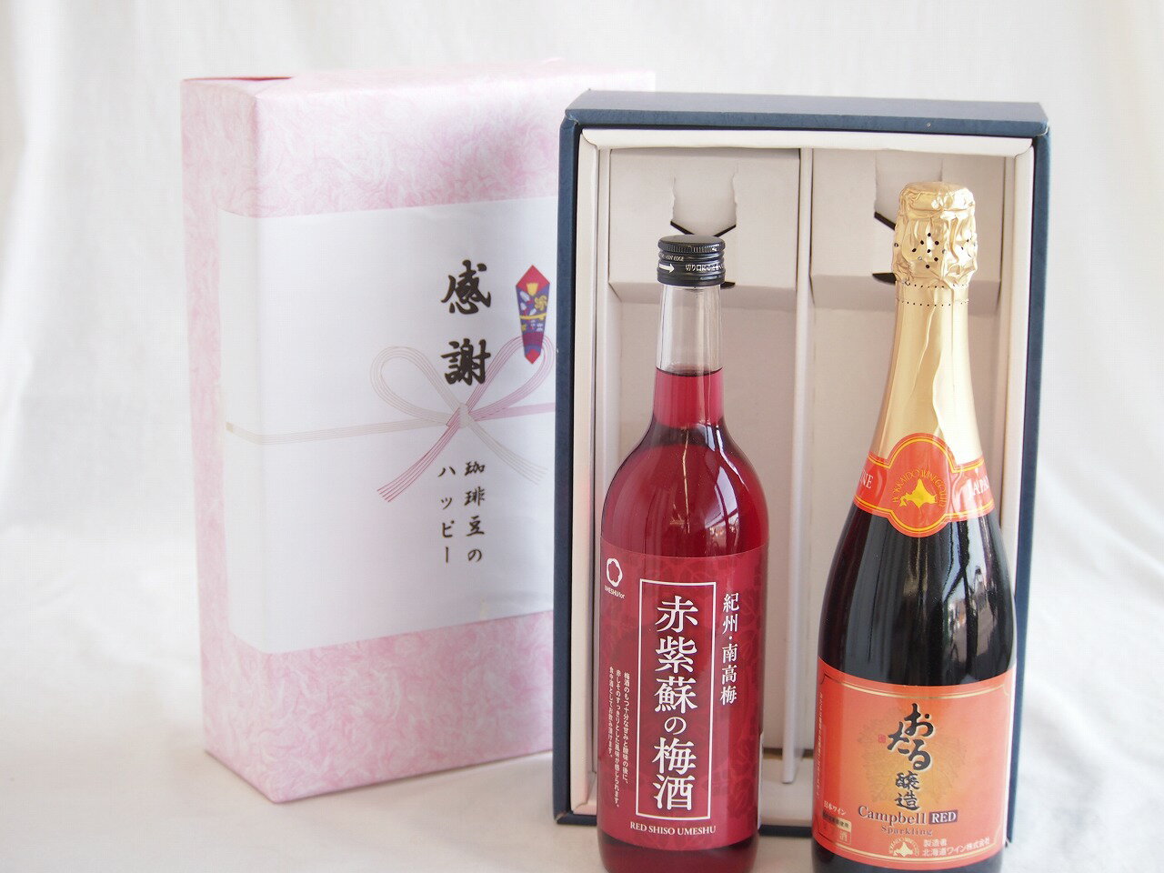 赤紫蘇梅酒は、紀州の南高梅と赤紫蘇を組み合わせた独特の梅酒です。鮮やかなルビー色が特徴で、赤紫蘇の爽やかな香りが南高梅の旨みと絶妙にマッチしています。その味わいは食事と一緒に楽しむのにぴったりで、香りと色合いが特別な雰囲気を作り出してくれま...