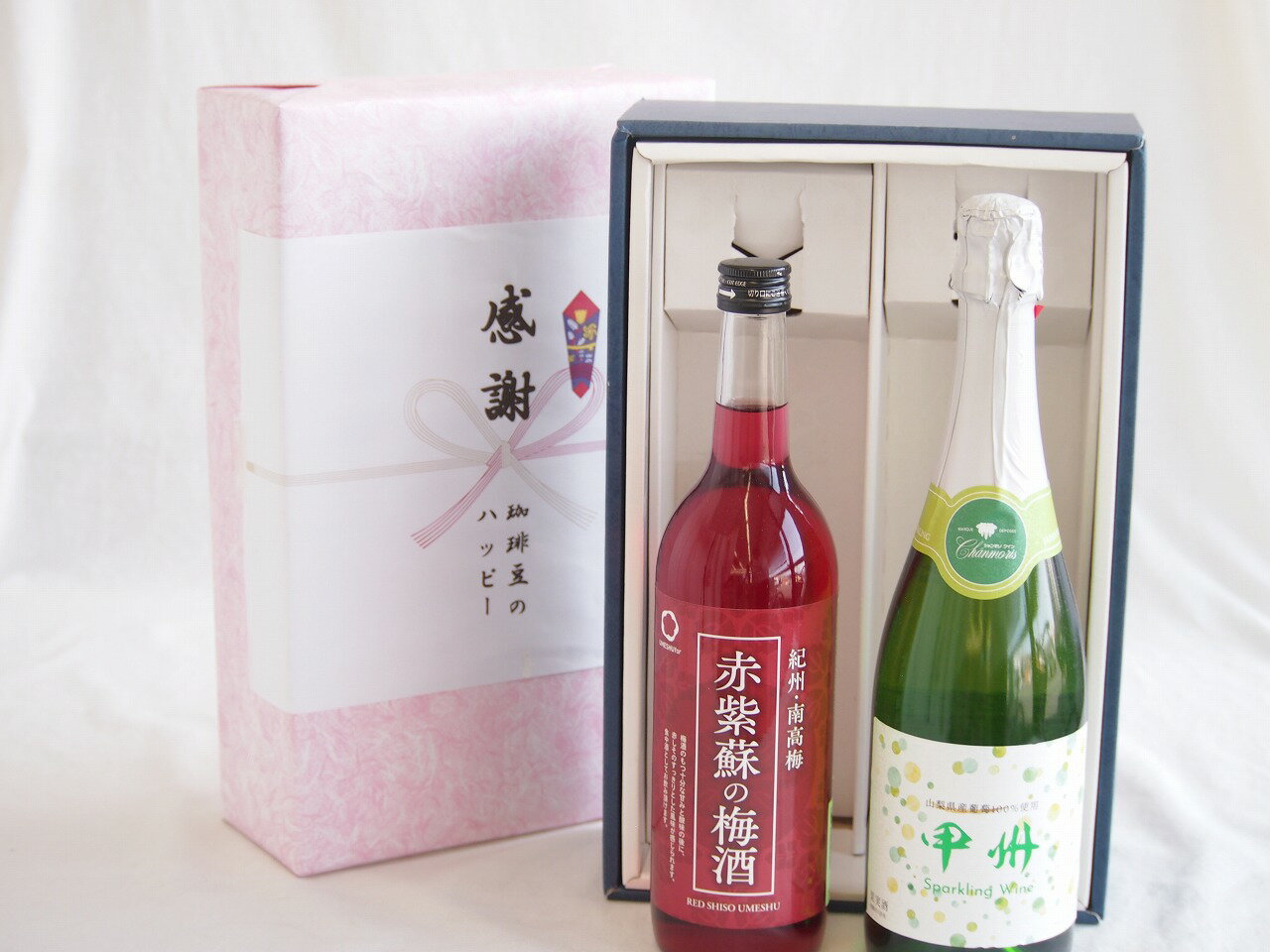 赤紫蘇梅酒は、紀州の南高梅と赤紫蘇を組み合わせた独特の梅酒です。鮮やかなルビー色が特徴で、赤紫蘇の爽やかな香りが南高梅の旨みと絶妙にマッチしています。その味わいは食事と一緒に楽しむのにぴったりで、香りと色合いが特別な雰囲気を作り出してくれま...