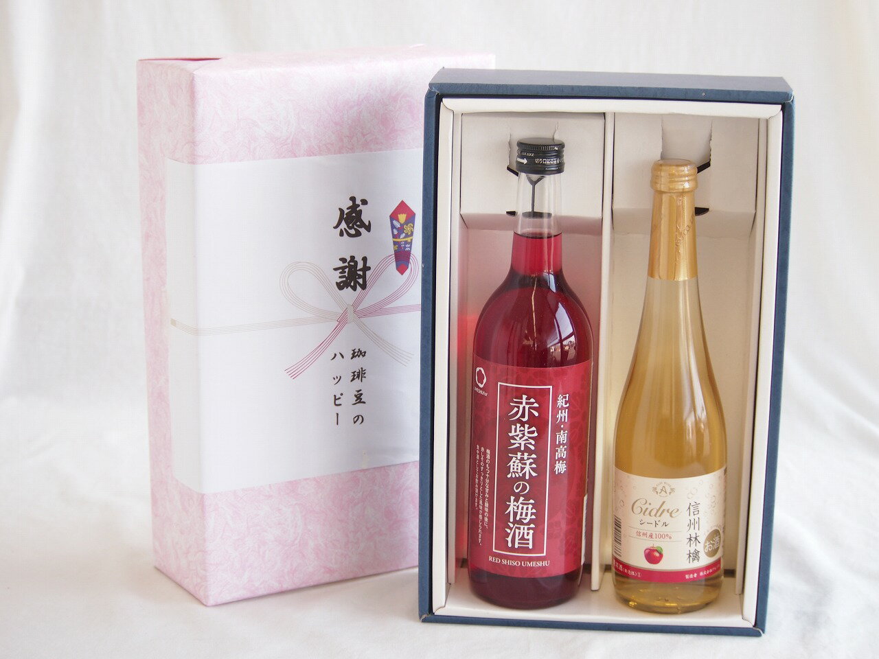 赤紫蘇梅酒は、紀州の南高梅と赤紫蘇を組み合わせた独特の梅酒です。鮮やかなルビー色が特徴で、赤紫蘇の爽やかな香りが南高梅の旨みと絶妙にマッチしています。その味わいは食事と一緒に楽しむのにぴったりで、香りと色合いが特別な雰囲気を作り出してくれま...