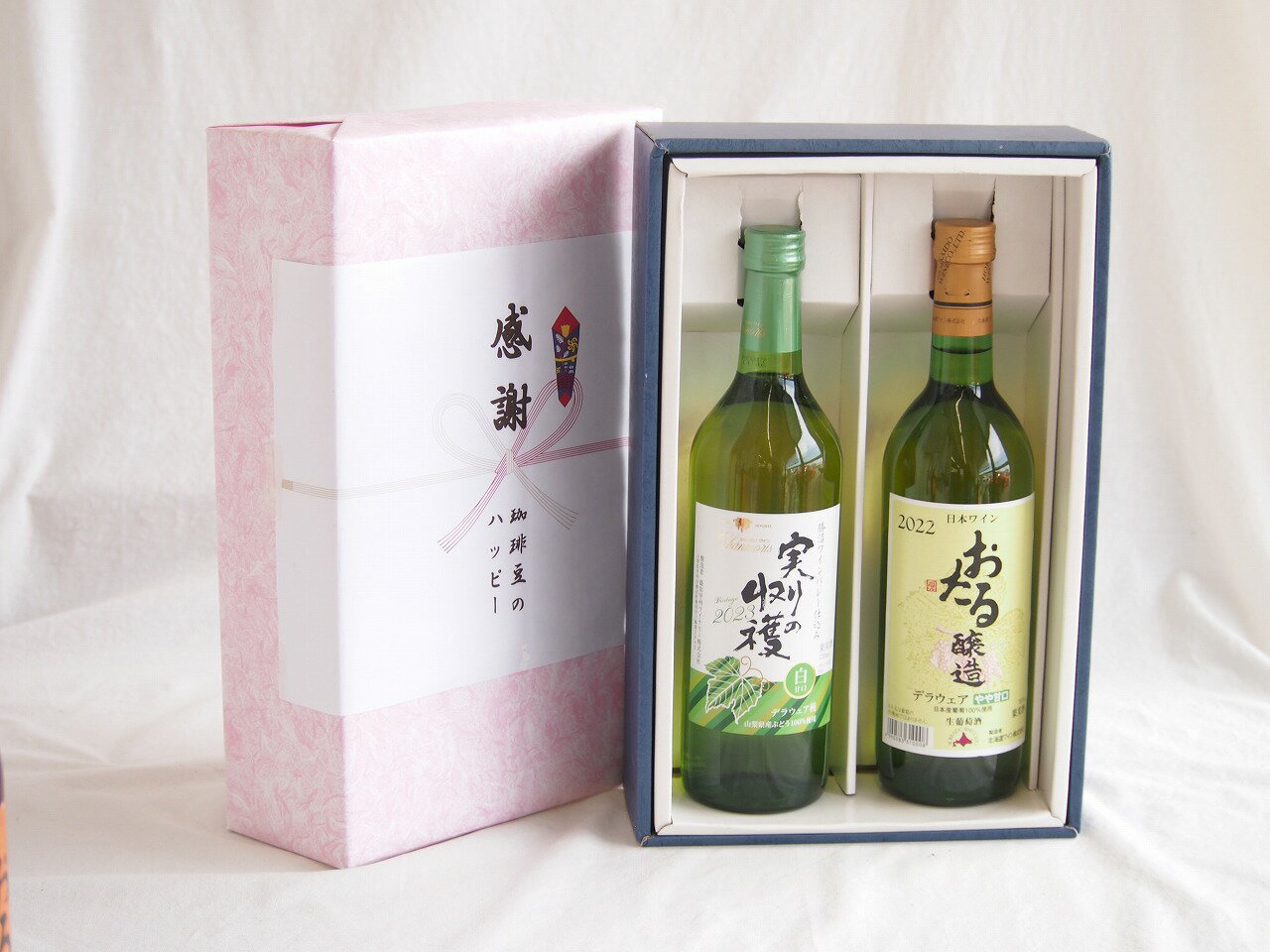 「シャンモリ 実りの収穫 白甘口」は、山梨県産のデラウェア種ぶどうを使用したフレッシュでフルーティーな甘口ワインです。その際立つ果実の甘みは、天然の有機酸と調和しており、飲み心地がとても優しいです。 また、アルコール度数は9%と控えめで、初...