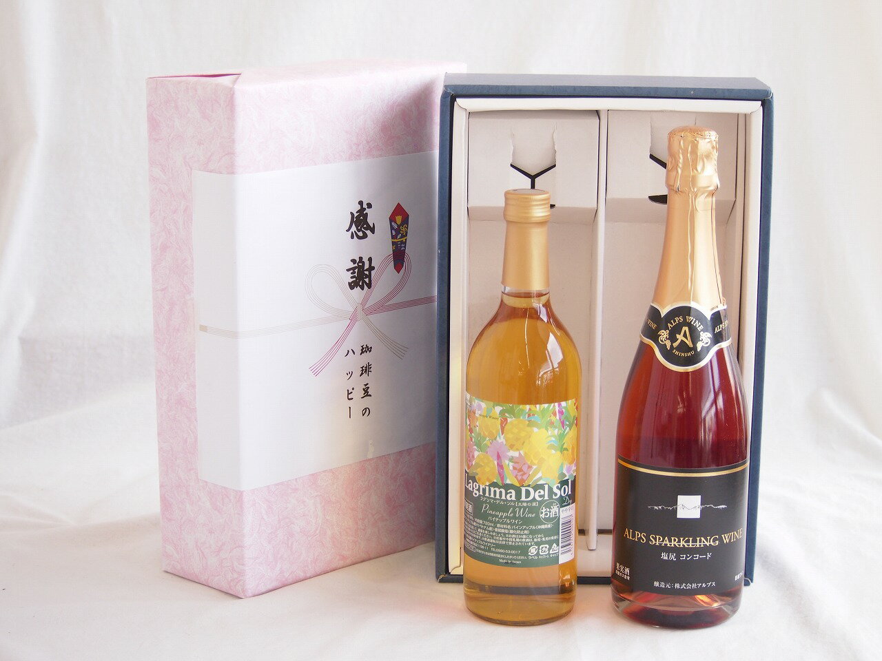 「ラグリマ・デル・ソル」は、沖縄県名護市の名護パイナップルワイナリーが手掛けるやや辛口の白ワインです。スペイン語で「太陽の涙」という美しい名前を持っています。沖縄産のパイナップルを使用していて、クエン酸が豊富なため、しっかりとした酸味と骨格...