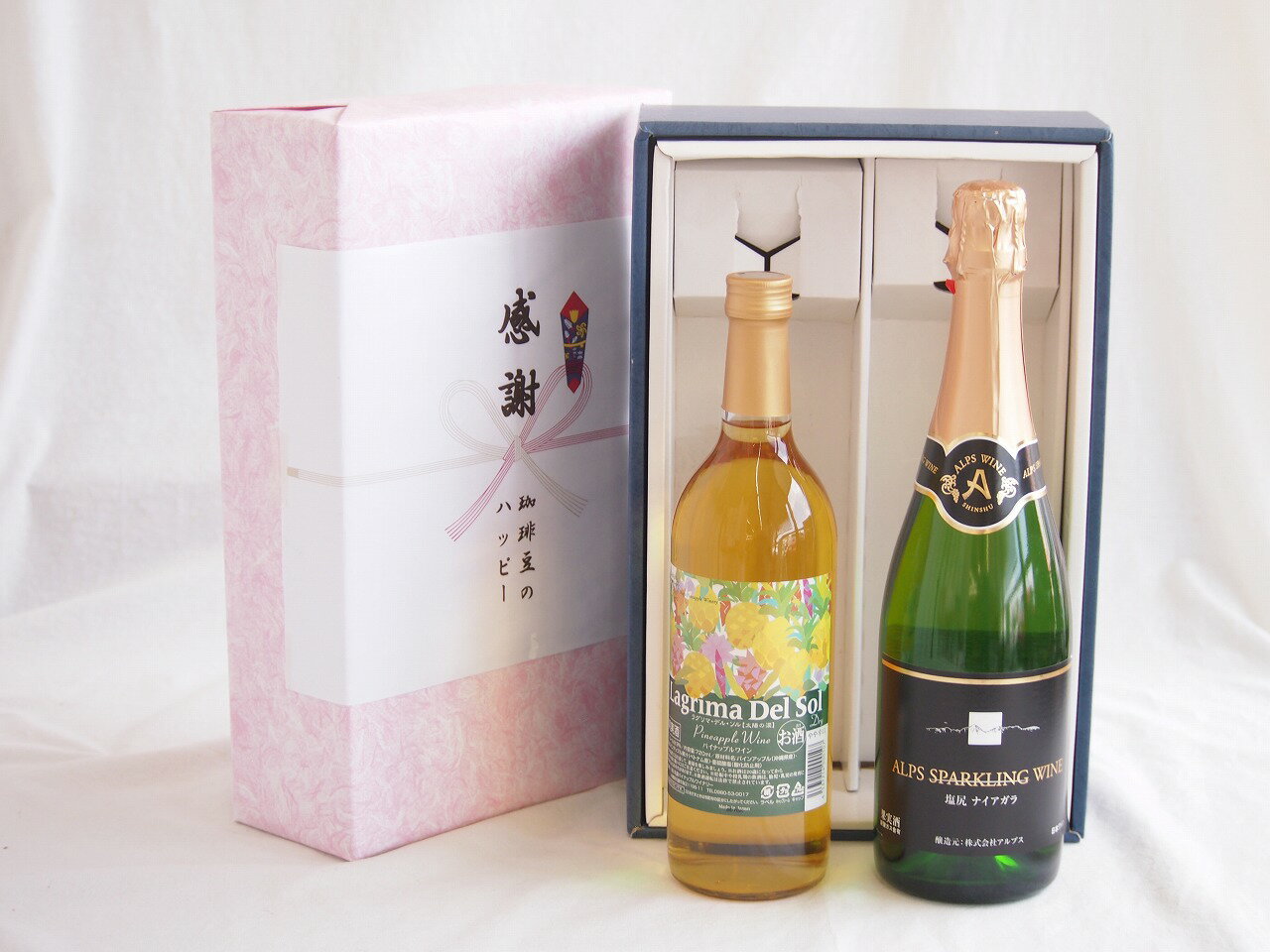 「ラグリマ・デル・ソル」は、沖縄県名護市の名護パイナップルワイナリーが手掛けるやや辛口の白ワインです。スペイン語で「太陽の涙」という美しい名前を持っています。沖縄産のパイナップルを使用していて、クエン酸が豊富なため、しっかりとした酸味と骨格...