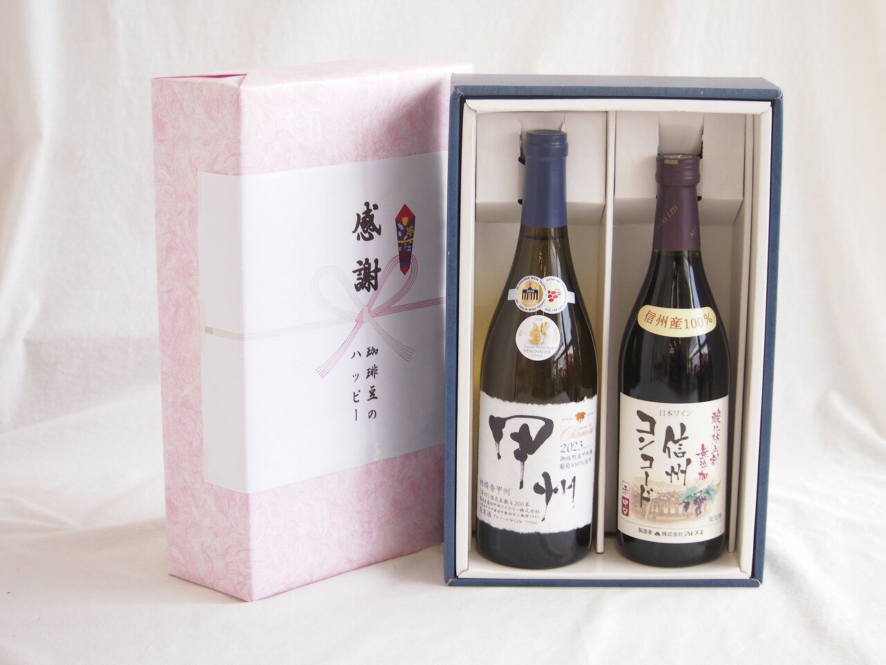 こちらの「柑橘香 山梨県産御坂甲州白ワイン 720ml」は、山梨県笛吹市御坂町産の甲州ぶどうを使用した辛口白ワインです。和柑橘の爽やかな香りが特徴で、カボスや青ミカンのニュアンスを感じるフレッシュな味わいがあります。さらに、程よい酸味と果実...