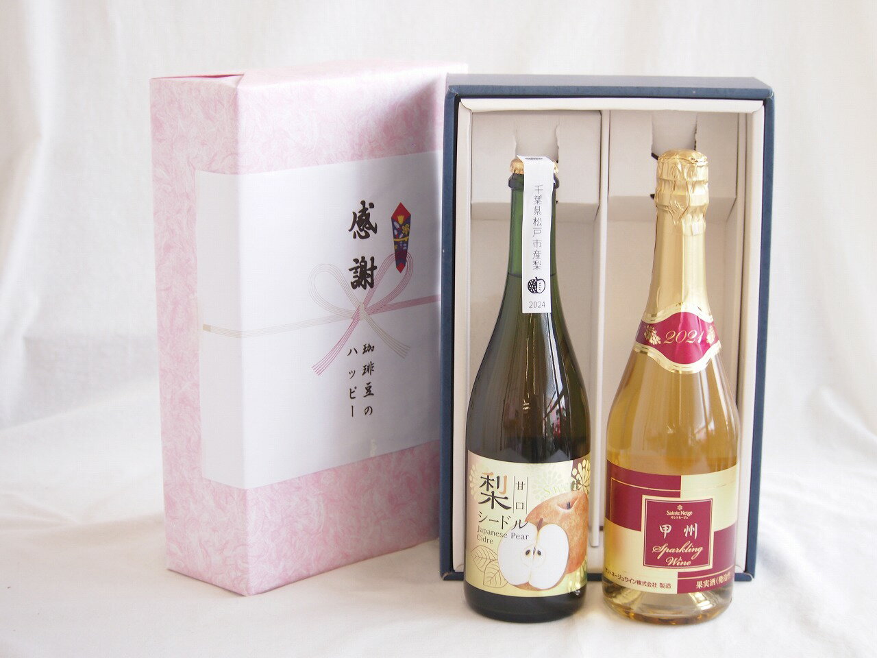 梨シードルは、梨を原料として発酵させて造られる果実酒で、主にスパークリングワインのような特徴を持つお酒です。甘口から辛口まで味のバリエーションがあり、果物の自然な甘みや爽やかさを楽しむことができますよ。リンゴから作られるシードルに似ています...