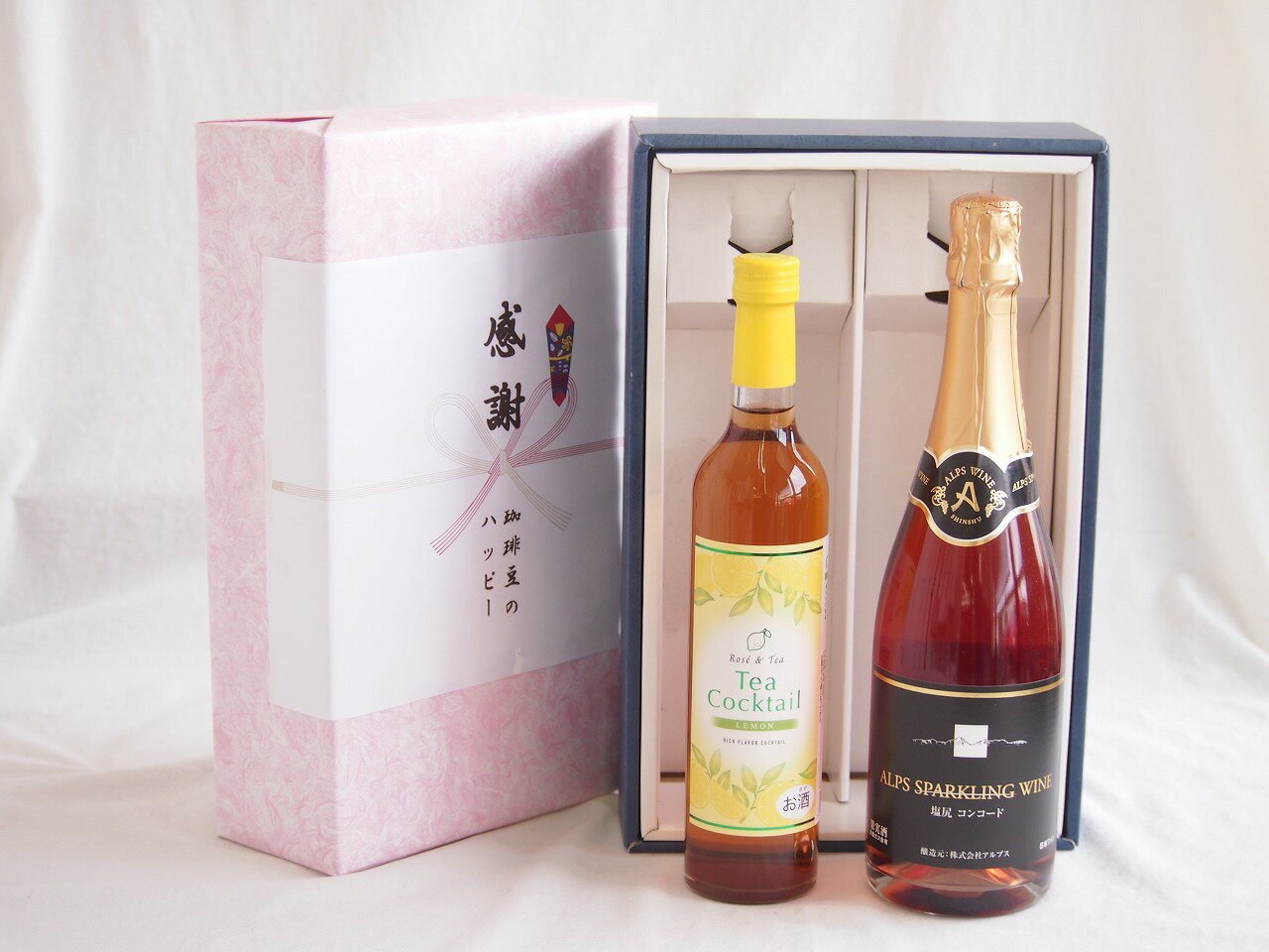 Teacocktail「ハニーレモン」は、ロゼワインをベースにした紅茶カクテルで、蜂蜜の優しい甘さとレモンの爽やかな酸味が絶妙に調和した味わいが特徴です。アルコール度数は7%と軽めで、冷やしても温めても楽しめる柔軟性があります。紅茶の香りと...