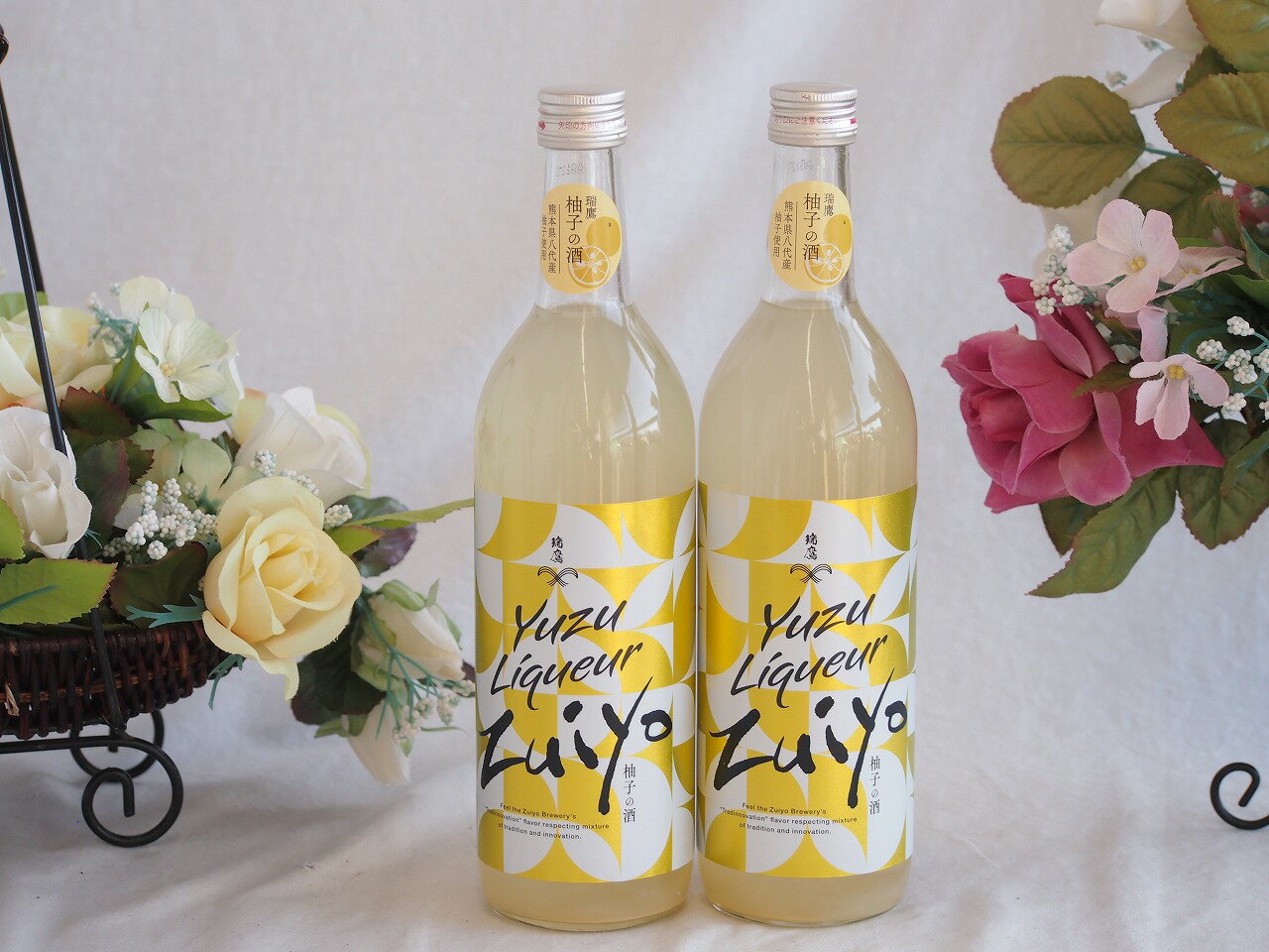 瑞鷹「柚子の酒」は熊本県八代産の柚子を使用したリキュールで、アルコール度数は10度です[13][14]。柚子の爽やかな香りと甘味に加え、すっきりとした酸味が特徴的です。飲み方は幅広く、冷やしてストレートやソーダ割り、また寒い季節にはホット柚...