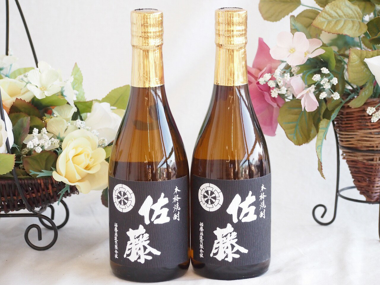 「黒麹仕込 佐藤芋焼酎」は、鹿児島県の佐藤酒造が造る本格焼酎です。黒麹の力強い風味と黄金千貫（さつまいもの一種）の香ばしさが特徴。さらに、甘さと香りのバランスが素晴らしく、熟成による滑らかな口当たりが楽しめます。飲み方としては、お湯割りでそ...