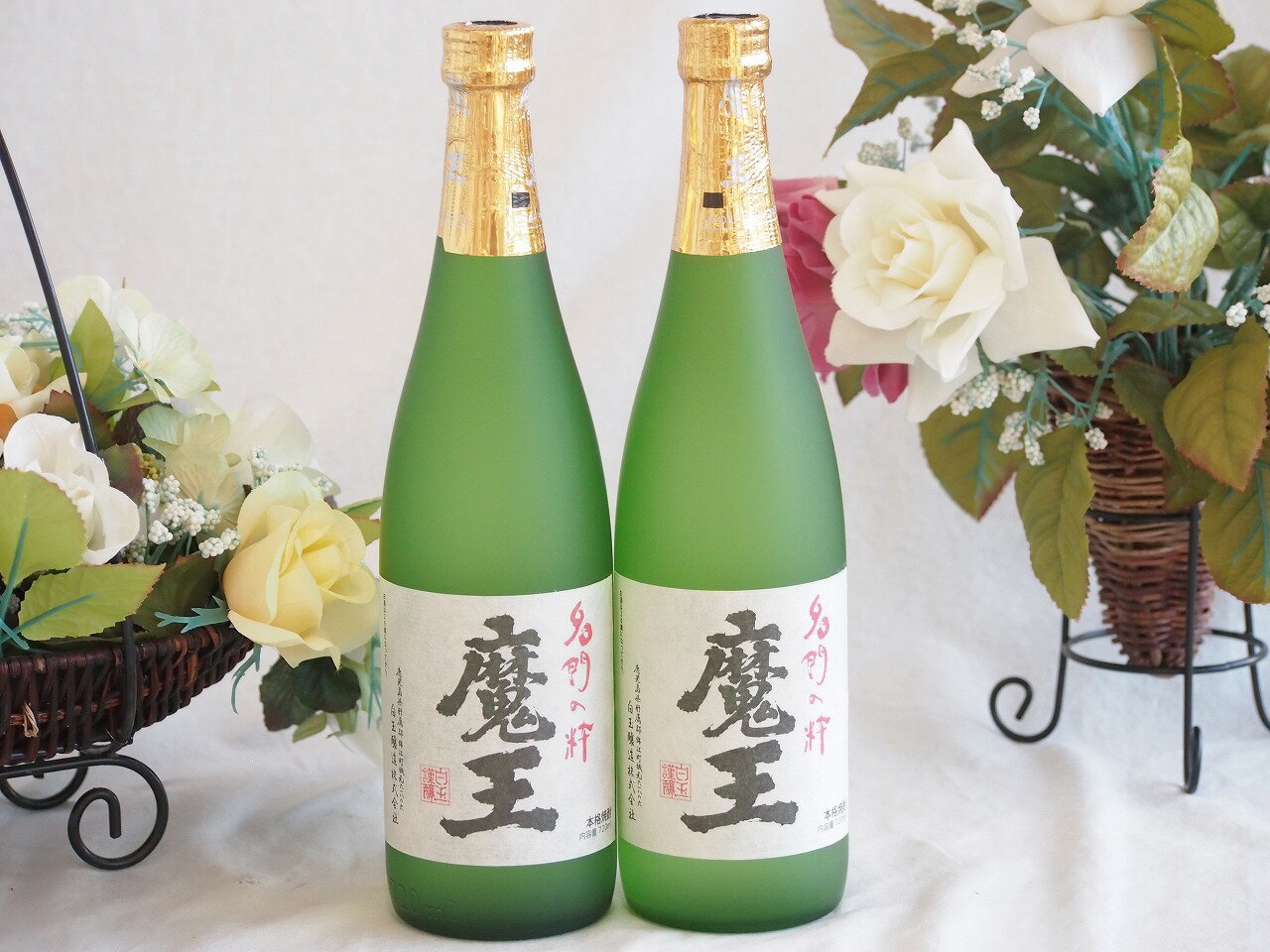 「白玉醸造 魔王芋焼酎」は、鹿児島県の名門蔵元で造られる特別な焼酎です。原料には地元産のさつまいも「黄金千貫」と米麹が使われており、減圧蒸留によって仕上げられています。この蒸留法のおかげで、熟成による滑らかな口当たりと、華やかでフルーティな...