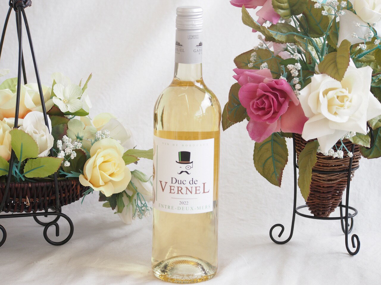 「デュック ドゥ ヴェルネル」は、フランス・ボルドーのアントル・ドゥ・メール地区で造られた辛口白ワインで、なんとトリプル金賞受賞という輝かしい実績を持つ一本！ジャパン、ロンドン、チャイナの各ワインアワードで金賞を獲得　味わいの特徴　和梨とシ...