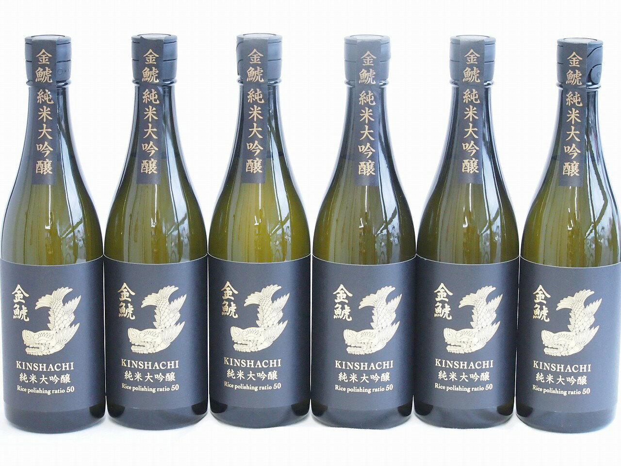 金鯱 純米大吟醸酒 山田錦は、愛知県産の高品質な酒米「山田錦」を使用した純米大吟醸酒です。精米歩合は50%で、アルコール度数は15度以上16度未満です。フルーティーな香りと、滑らかで上品な味わいが特徴です。このお酒は冷やして飲むのがおすすめ...