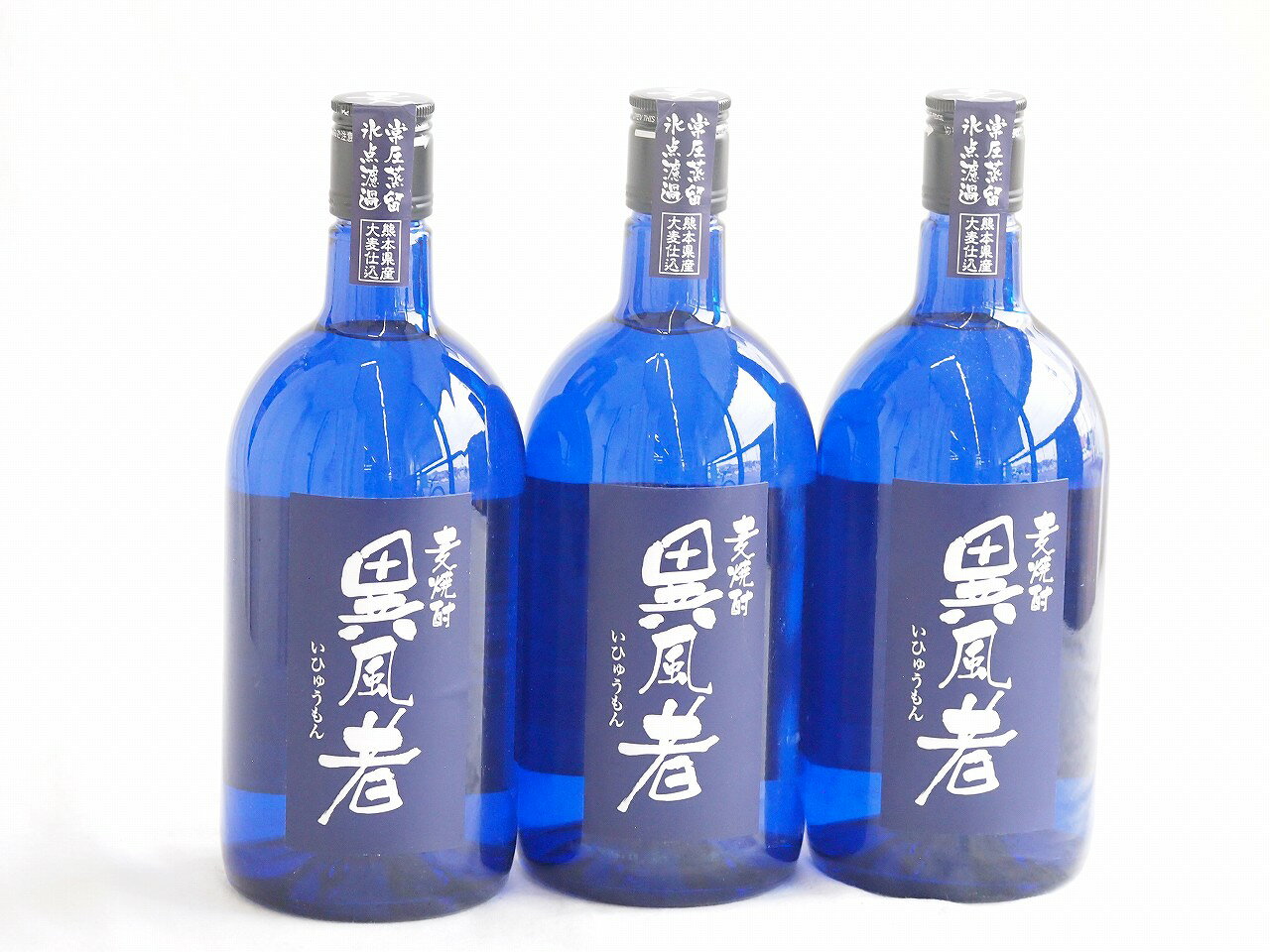 この焼酎は、熊本産の大麦と阿蘇の伏流水を使用し、昔ながらの常圧蒸留法で作られています。その後、氷点濾過を行うことで、焼酎本来の風味を残しつつも雑味を取り除いています。「異風者」という名前は、熊本弁や佐賀弁で「ちょっと風変わりな頑固者」を意味...