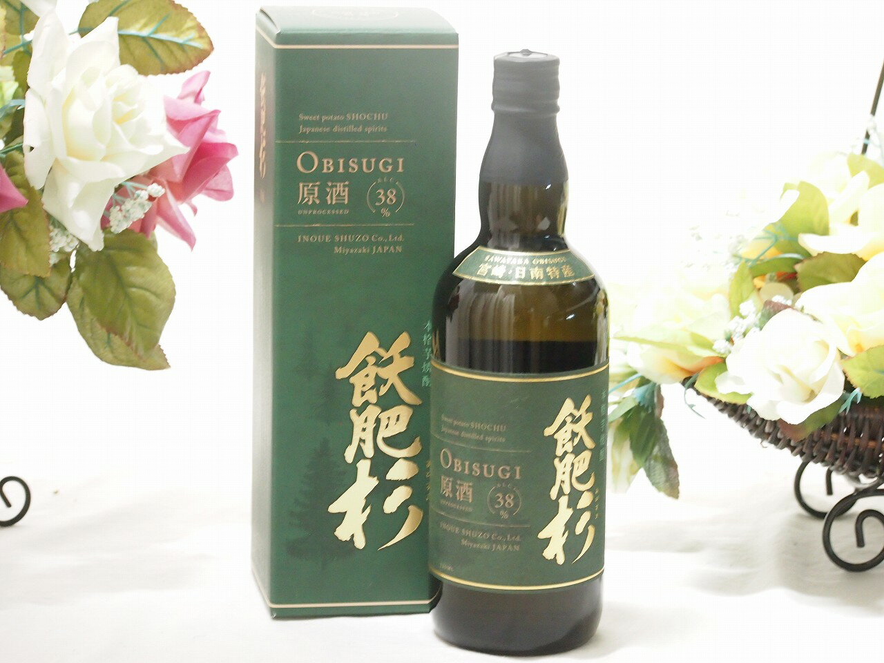 「減圧蒸留100％芋焼酎 飫肥杉 原酒 38度」は、宮崎県の日南市にある井上酒造が製造する本格芋焼酎です。この焼酎は、日本で初めて減圧蒸留100％の芋焼酎として発売された「爽 飫肥杉」の原酒バージョンです。特徴としては、蒸留後に一滴の水も加...