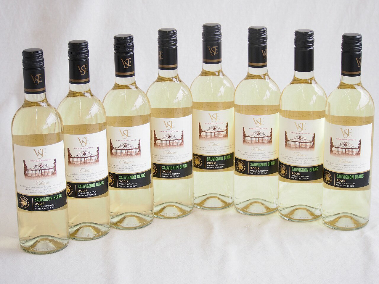 このワインは、セントラル・ヴァレーで生産され、ハーブや柑橘系の香りが特徴です。味わいはピンクグレープフルーツやレモン、ライム、トロピカルフルーツなどの柑橘系の風味が感じられ、爽やかな白桃や花の香りも楽しめます。このワインは、刺身やカルパッチ...