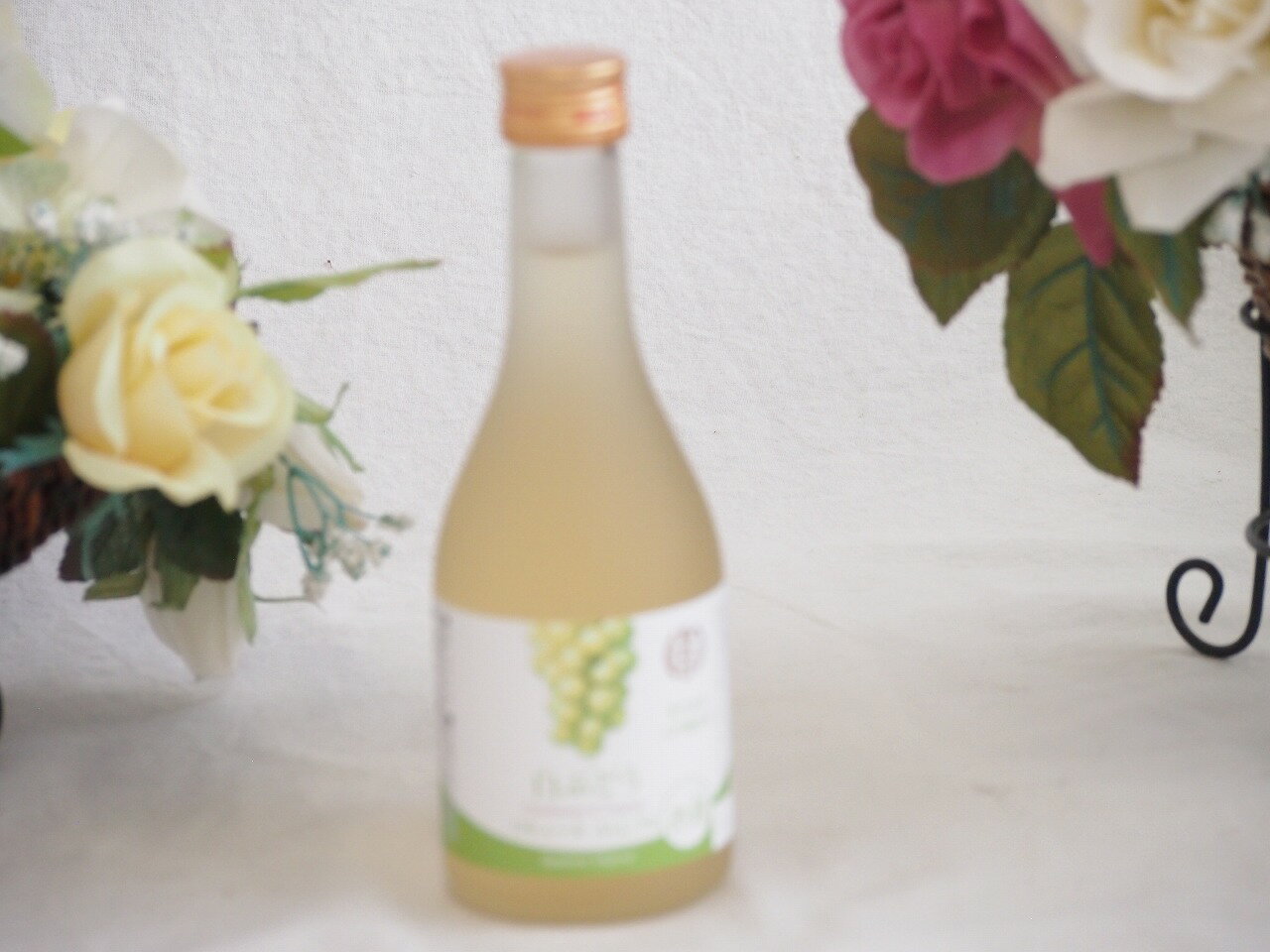 「ねのひ 果汁50% 大吟醸使用リキュール 白ぶどう」は、愛知県の老舗蔵元である盛田株式会社が手掛ける、日本酒の華やかさとフルーツの瑞々しさを掛け合わせた贅沢なリキュールです。 一言でいうと、「高級な大吟醸の香りと、濃厚な白ぶどうジュースが...