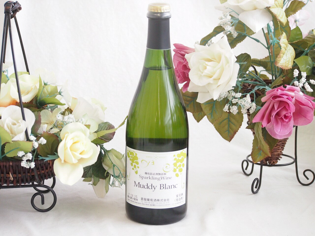マディ・ブラン（MUDDY BLANC）」は、オーストラリア産のマスカット・オブ・アレキサンドリアを使用した、「にごり」が特徴のスパークリングワインです。一言でいうと、「大人の極上マスカットジュース」のような、フレッシュで親しみやすいお酒で...