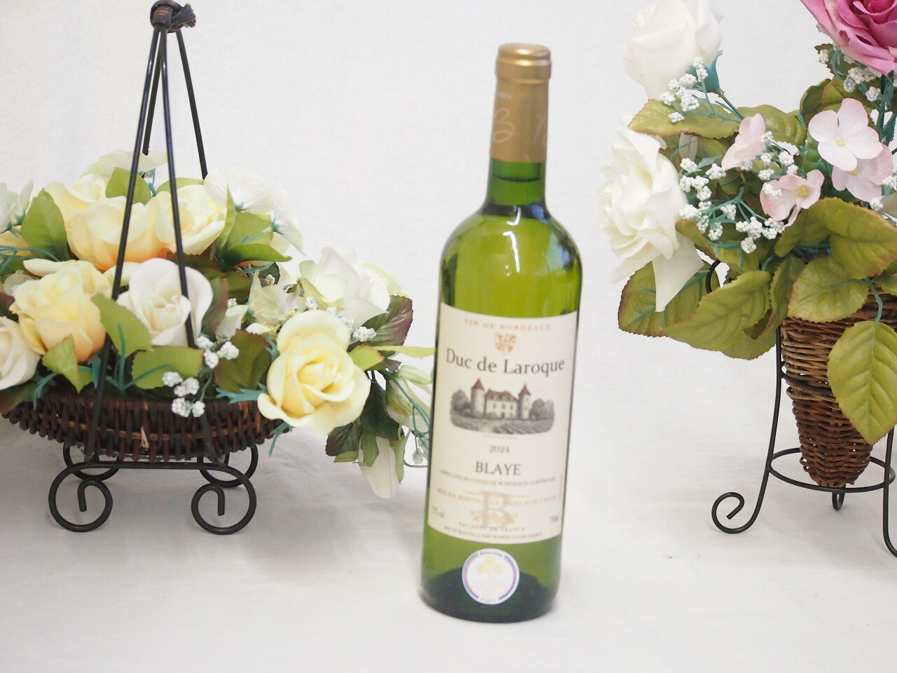 このワインは、フランス・ボルドー地方で造られる、フレッシュでフルーティーなスタイルの辛口白ワインです。世界的なワインコンクールで金賞を受賞するなど、バランスの良い一本として人気があります。 基本プロフィール 産地：フランス / ボルドー地方...