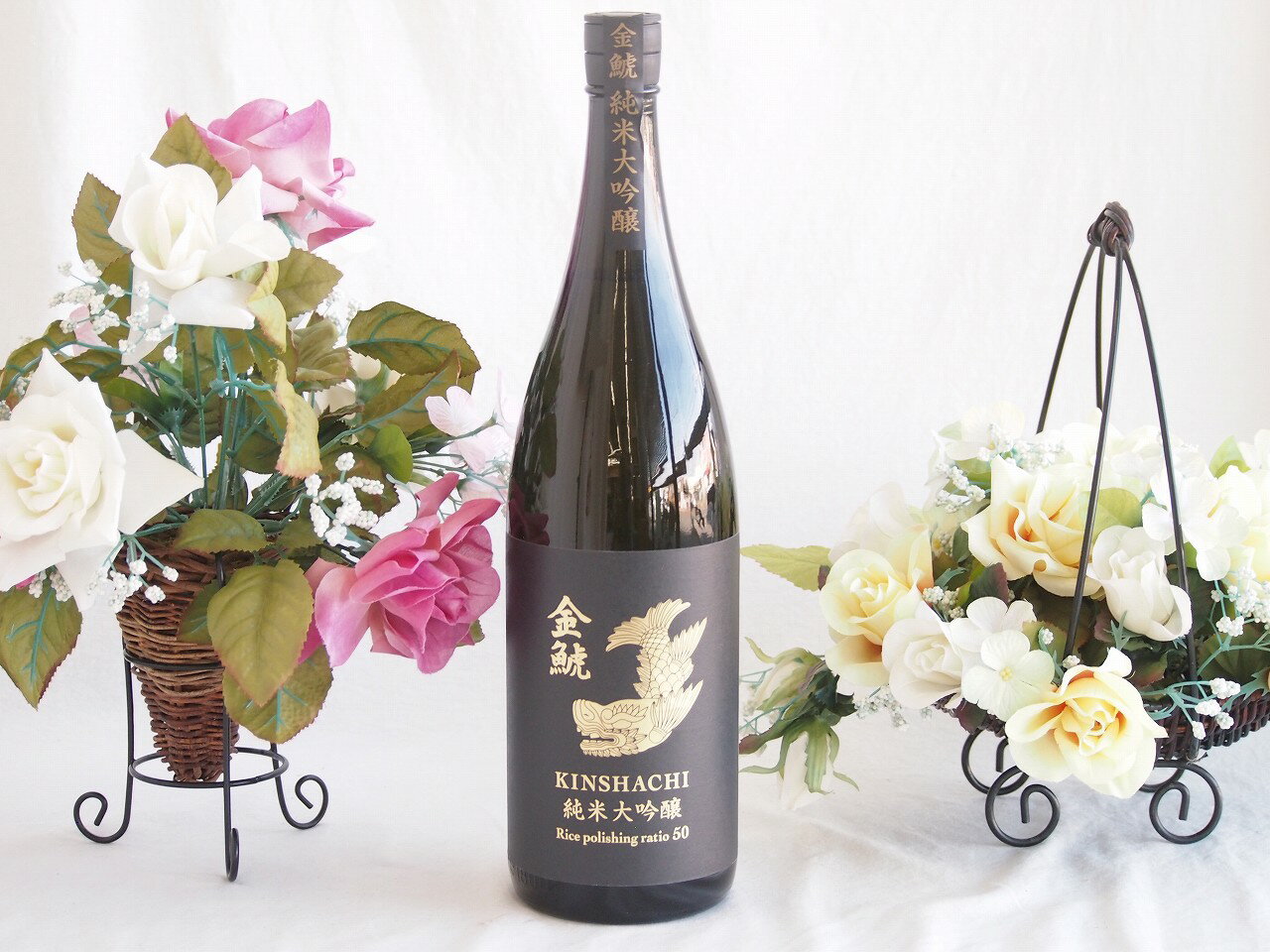金鯱純米大吟醸は、その豊かな味わいと上品な香りで多くの人に愛されています。フルーティな香り：リンゴやメロン、バナナのようなフルーツの香りが感じられます。まろやかな甘み：米の自然な甘みがしっかりと感じられ、後味もすっきりしています。バランスの...