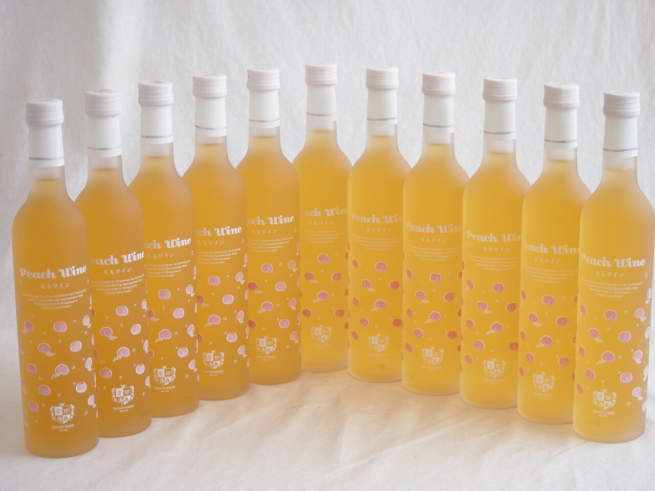 高畠ワイナリーのフルーツももワインは、完熟した東北産のももを使用しており、ももをまるごと食べたかのような芳醇な香りと味わいが特徴です。アルコール度数は7%で、甘口タイプのフルーツワインです。11本セット(フルーツももワイン 高畠ワイナリーa...