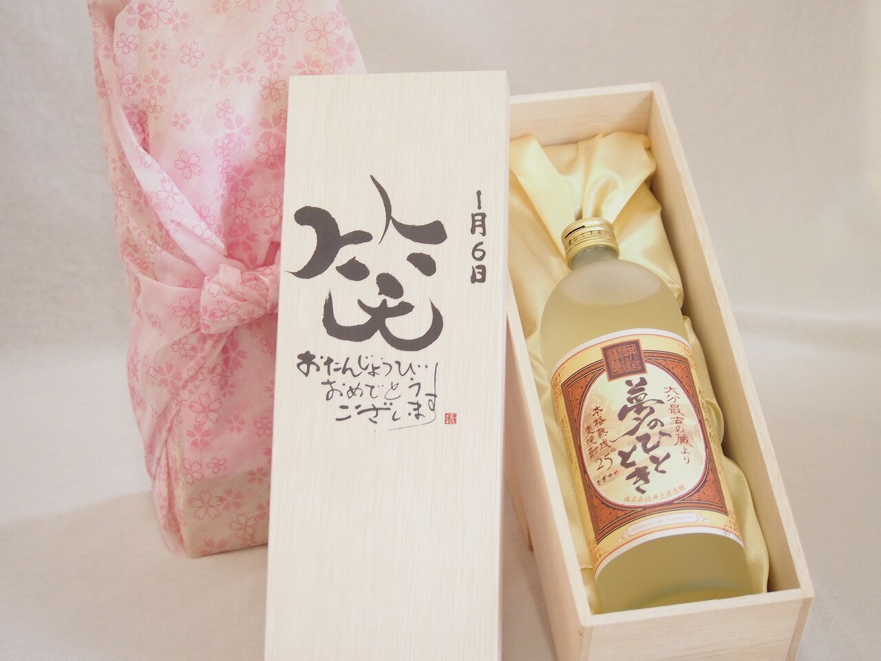 榮田　清峰作プロフィール三重県在住6歳より書道を習い、「いし」の一筆めが大成功して書道が好きになる。会社員をしながらデザイン書道に出逢い、ホテル・百貨店の販促物制作に携わった後、フリーランスのデザイン書道家として活動。主に店舗・商品名の筆文...