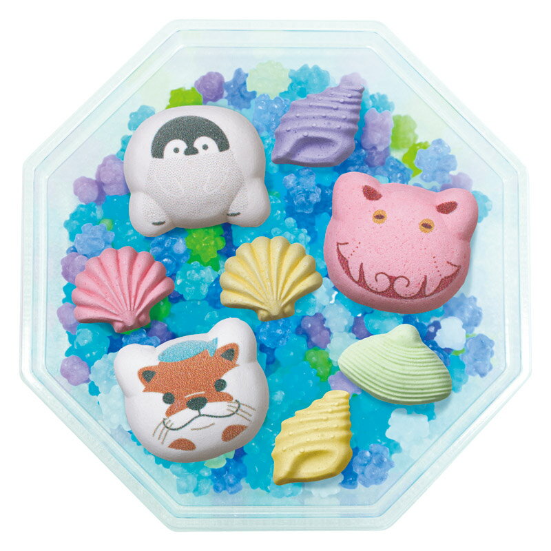 カラフルで華やかな金平糖と、海の生き物や貝殻デザインのラムネがセットになりました。お気に入りの生き物と一緒に楽しいおやつタイムをどうぞ。■サイズ/10.5×10.5×3.5cm ■セット内容/セット内容/ラムネと金平糖（71g）（大ラムネ×...