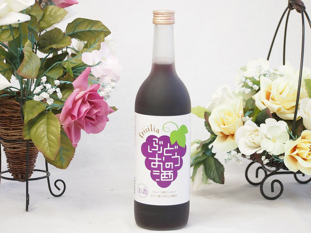 國盛の「フルリアぶどうのお酒」も、とっても贅沢な果実酒です！ 国産の巨峰果汁とアメリカ産のコンコードぶどう果汁を使用して、果汁80%というリッチな濃厚さを実現しています。アルコール度数は7%で、ストレートやロック、ソーダ割りで楽しむのがおす...