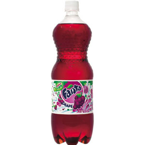 【Coca　Cola(コカコーラ)　Fanta　GRAPE　1500ml】フルーツのおいしさをお届けする「ファンタ」は、1958年に発売されて以来、日本で No.1のフレーバー炭酸飲料です。ブランド名の語源は、英語のFantasy（空想）や...