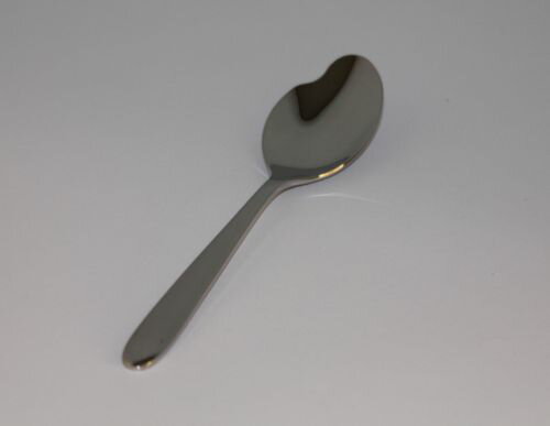 米粒を模した左右非対称のデザインは、 炒飯などのライスメニューにぴったり！ ハンドル100mmと小ぶりで、お子様にも使いやすいサイズです。 ■材　質：18-8ステンレス鋼 ■仕　様：ミラー仕上げ ■全　長：約163mm ■全　幅：約33mm...