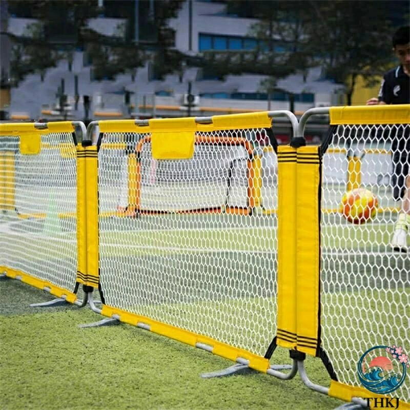 ? 【耐久性のバウンドネット】このサッカーキックケージのネットはポリエステルネットで、丈夫で耐摩耗性があります。 裏庭サッカーケージのフレームは、錆を防ぎ、サッカーケージを安定してサポートするためにコーティングされたスチールパイプです。 ?...