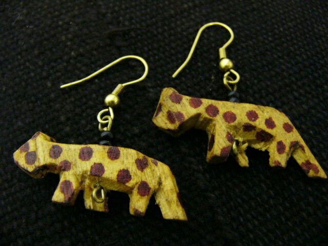 約3.5〜4.5cm○一つ一つ手作りのため、大きさや形など写真と異なる場合がございます。○ビーズの色は他にもあり、アソートになります。 ※ご覧頂くPCの環境により、実際の商品とお色目が若干異なる場合がございます。商品到着後にレビューを書いて...