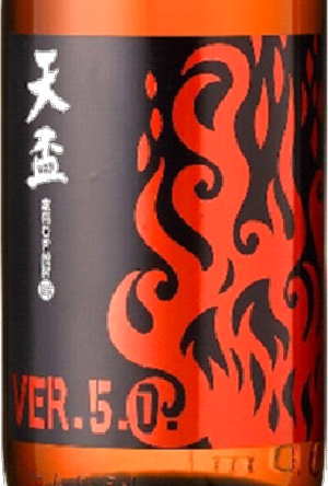 本格麦焼酎【タンク貯蔵】 天盃　 Ver5.0　（てんぱい『ばーじょん5.0』）　2200.10　 内容量 1800ml 度数 25度 商品特徴 「ソーダ割りで究極に美味しい焼酎」をテーマに、大麦100％だからこそ出せる旨味をしっかり残しな...