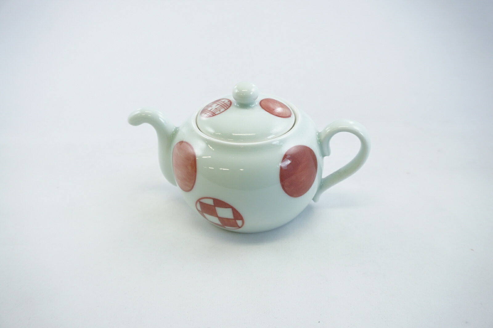 商品情報サイズ8xH6.5cm内容量175cc 商品説明実店舗でも販売しておりますので、在庫数の変動がございます。ご注文時に欠品や再入荷待ちとなる可能性がございます。事前に連絡頂けれは、正確な在庫数を連絡致します。窯の温度状況や作成状況など...