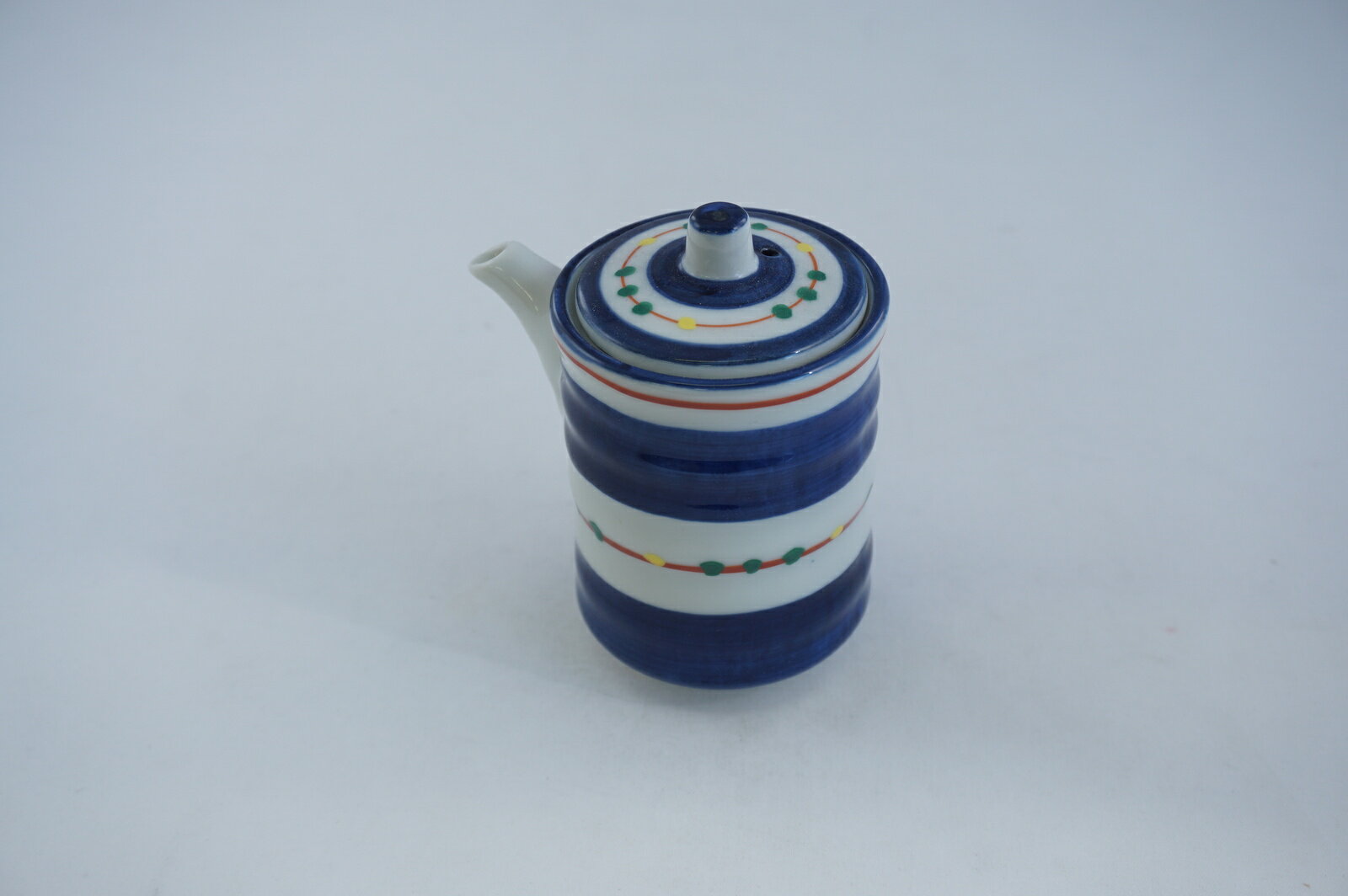商品情報サイズ8.8x6.3xH9.6cm内容量200cc商品説明実店舗でも販売しておりますので、在庫数の変動がございます。ご注文時に欠品や再入荷待ちとなる可能性がございます。事前に連絡頂けれは、正確な在庫数を連絡致します。窯の温度状況や作...