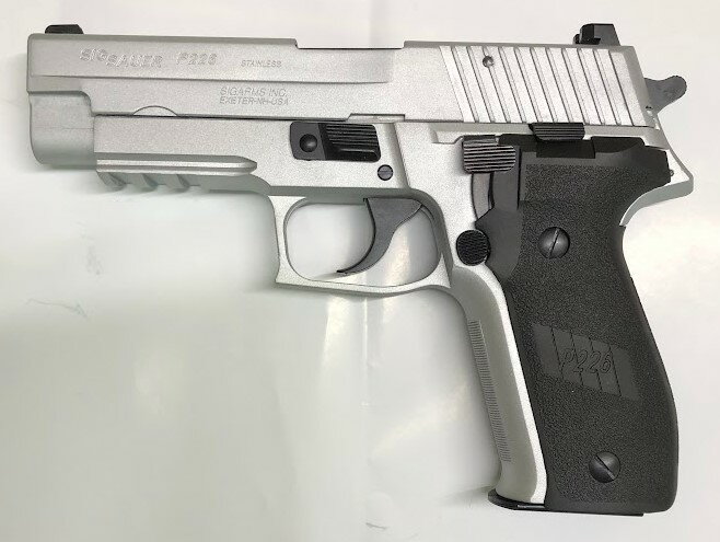タナカ SIG P226 Railed Frame Evolution.2 “Warm Silver Coating ALL Heavy Weight 【モデルガン／18才以上】 発火モデル、7mmCap火薬使用　