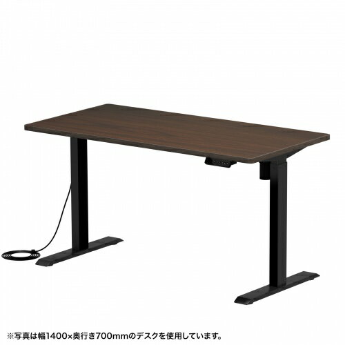 商品詳細天板サイズ33種×カラー4色の中からお好きなサイズ・色を選ぶだけで、まるで特注したようなデスクに。立ち・座りが自由なローコスト電動昇降デスク。天板幅1350×奥行き700mm・濃い木目。特長●電動モーターにより天板位置を上下昇降させ...