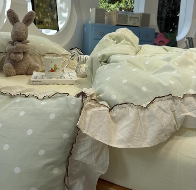 カラー：写真通り 素材：綿100％ 季節：四季通用 付属品：なし フラットシーツタイプ 1.2mシングル（3点セット） 1点布団カバー：150*200cm 1点フラットシーツ：180*230cm 1点枕カバー：48*74cm 1.5m/1....