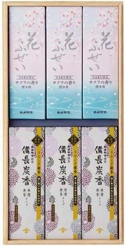 商品説明 ●人気の高い線香・ローソクに墓参り線香をセットしたご進物。 ●カメヤマのお線香ラインナップより売れ筋のお線香2種のセット。 ●高級感のある桐箱仕様。 セット内容：花ふぜい桜　煙少香×3函、花げしき備長炭香×3函 ※パッケージデザイ...