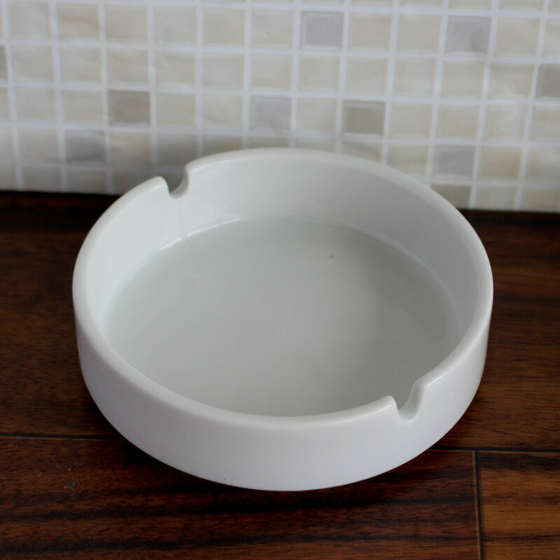 ★規格 アウトレット ★サイズ 径10.6cm×高さ：約2.9cm ★重量 170g ★素材 磁器、日本製　美濃焼 ★その他 電子レンジ.食器洗浄機不可 オーブン不可 【お願い】アウトレット商品購入については当社 【sara-miki アウ...