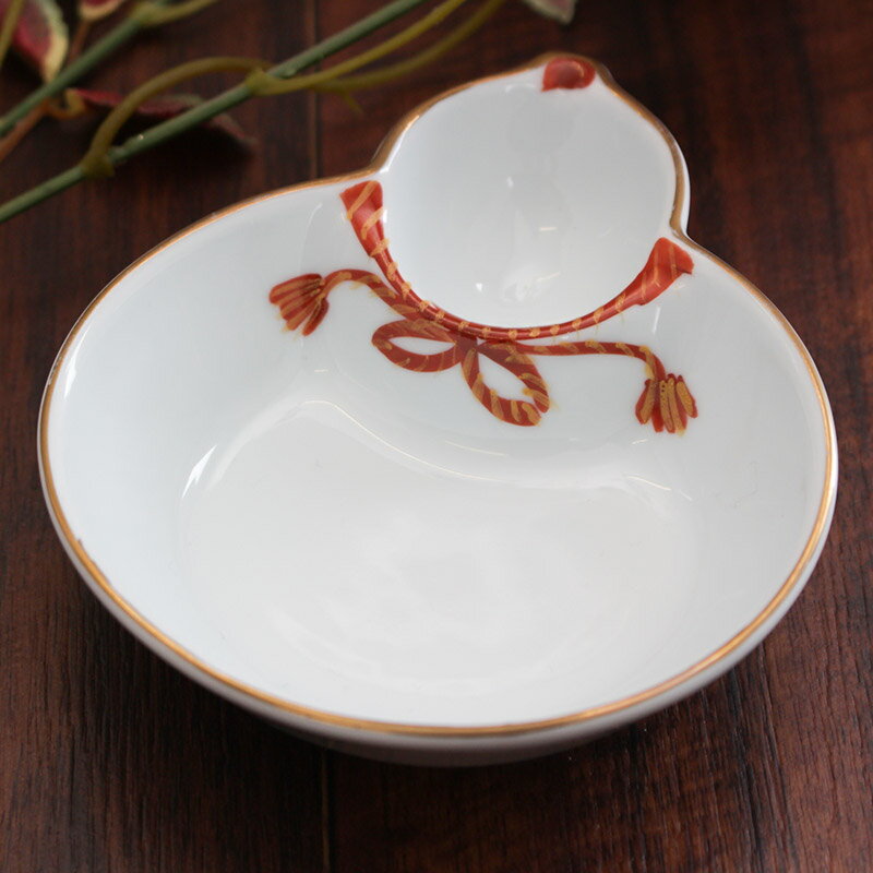 商品情報 　【規格】 　　アウトレット 　【サイズ】 　　約W12.6×D10.5×H3.2cm 　【重量】 　　130g 　【素材】 　　陶磁器製 　【仕様】 　　電子レンジNG 　　食器洗浄機NG 　　オーブンNG金線 ひさご 仕切皿 ...