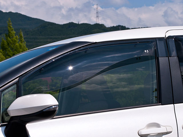 OXバイザー「ベイシック」モデルと同様のスモークカラーを採用！ 電動格納ミラーに対応した形状です！ OXバイザーシリーズはすべて日本国内で生産しています。 高分子密度が高く耐候性・透明性に優れた 純正アクリルに、耐衝撃性とUVカットをプラス...