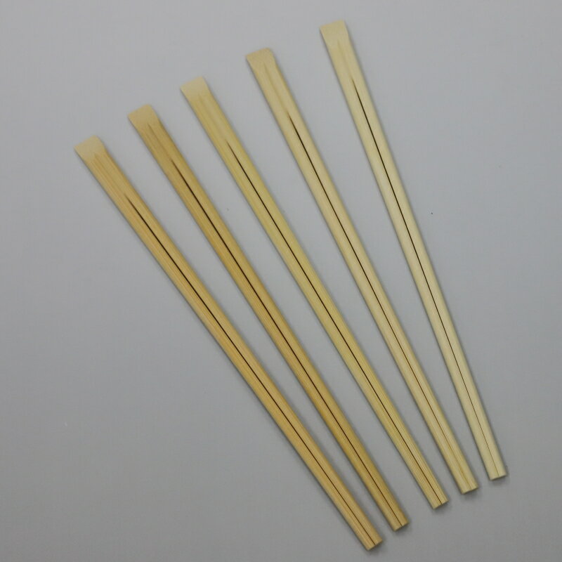 材質 箸：竹 箸サイズ（mm） 長さ240 入数 100膳×30袋/ケース ■ 成長の早い竹材を使用して環境に優しい。軽くて強度のある竹割箸【天削】。 ■ 100膳ポリ包装。 ♪ ケース購入でお得！【送料無料】 ♪（※一部地域を除きます）