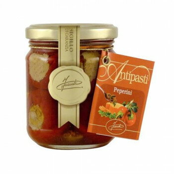 まっ赤な丸い甘唐辛子の中にツナ、黒オリーブ、アンチョビ、ケッパーのペーストを詰め、オイル漬けにしました。程よい辛さがワインやビールのおつまみにぴったりです。※商品に瑕疵があった場合に限り、納品後2週間以内のご返品をお受けいたします(ただし、...