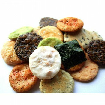 えびサラダ、青のりサラダ、甘タレ胡麻、ざらめ、抹茶、白砂糖、胡麻サラダ、七味、海苔の9種類の詰め合わせ!!にぎやかな味わいをお楽しみ下さい♪●ざらめ:やや細かいざらめを使用しました。特別に仕立てた煮醤油とざらめの甘辛味が後を引くおいしさです...