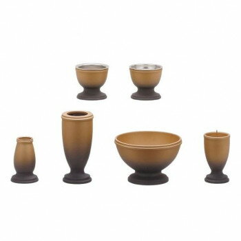 落ち着いた雰囲気のグラデーションが美しい具足です。サイズ個装サイズ：30×30×20cm重量個装重量：1000g素材・材質真鍮セット内容前香炉、花立、火立、茶湯器、仏飯器、線香差生産国日本fk094igrjs